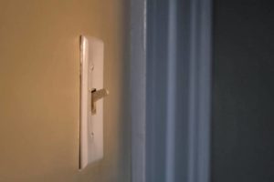 How To Fix A Loose Light Switch [Step-by-step] - Homestead & Prepper