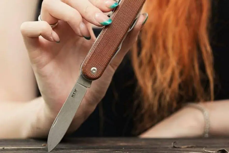 MagnaCut vs CruWear - Knife Comparison - Homestead & Prepper